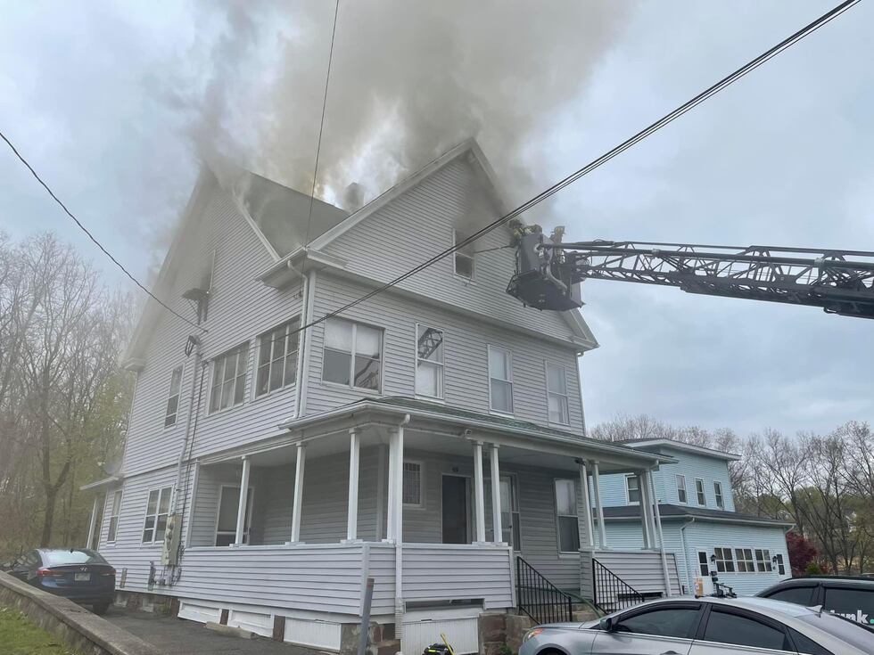 Crews respond to fire in Naugatuck Crews respond to fire in Naugatuck